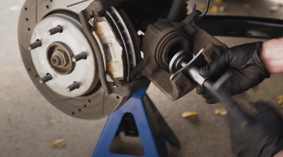 How To Use a Brake Caliper Wind Back Tool: The Essential Technique