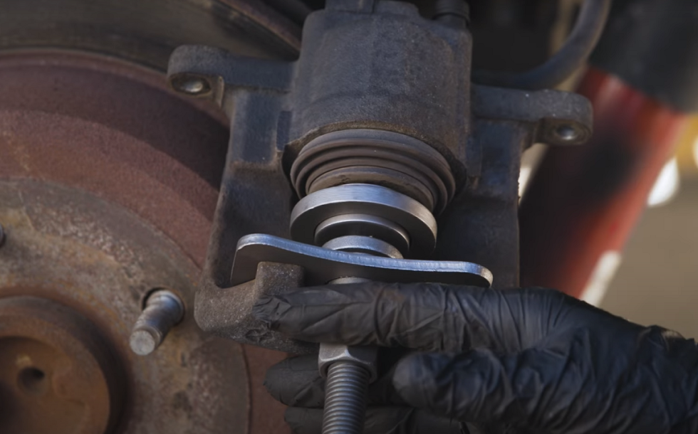 How To Use a Brake Caliper Wind Back Tool: The Essential Technique