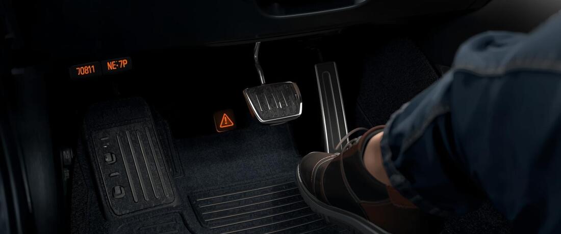 7 Scary Symptoms of a Bad Accelerator Pedal Position Sensor